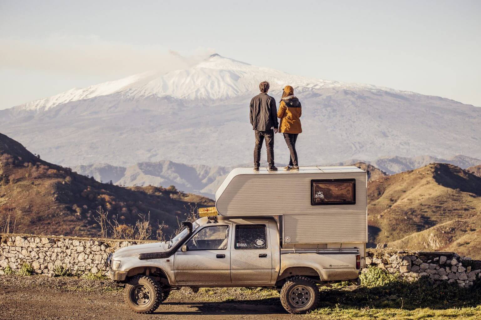 unser Reisemobil Moose - Toyota Hilux mit Wohnkabine • THE TRAVELY